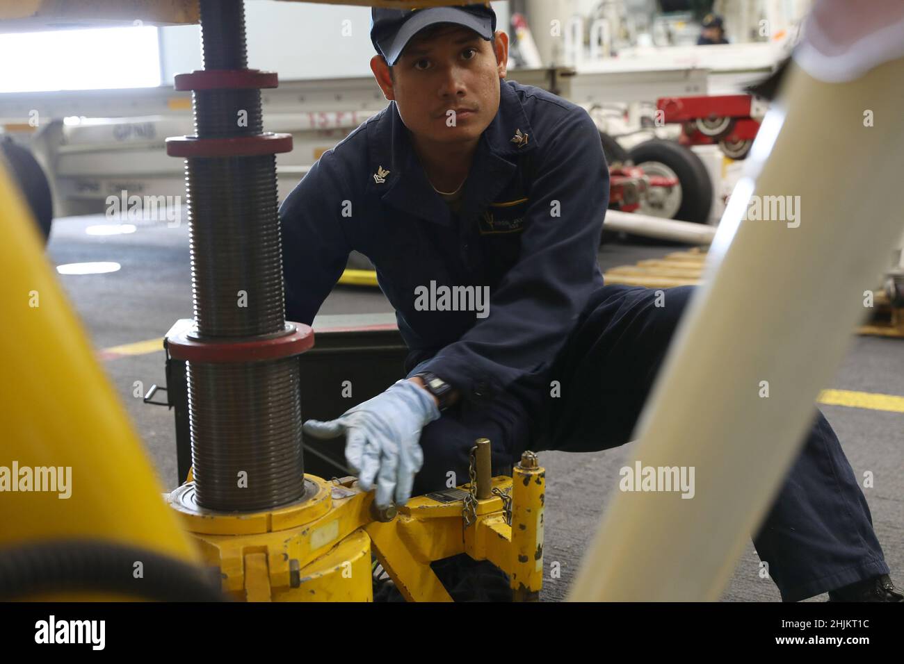 Aircraft tripod jack hi-res stock photography and images - Alamy