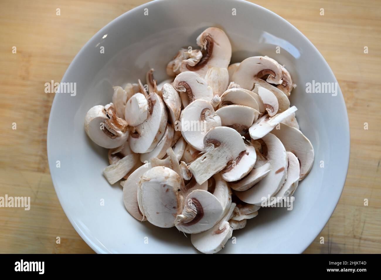 organic sliced button mushrooms sliced and ready for cooking Stock ...