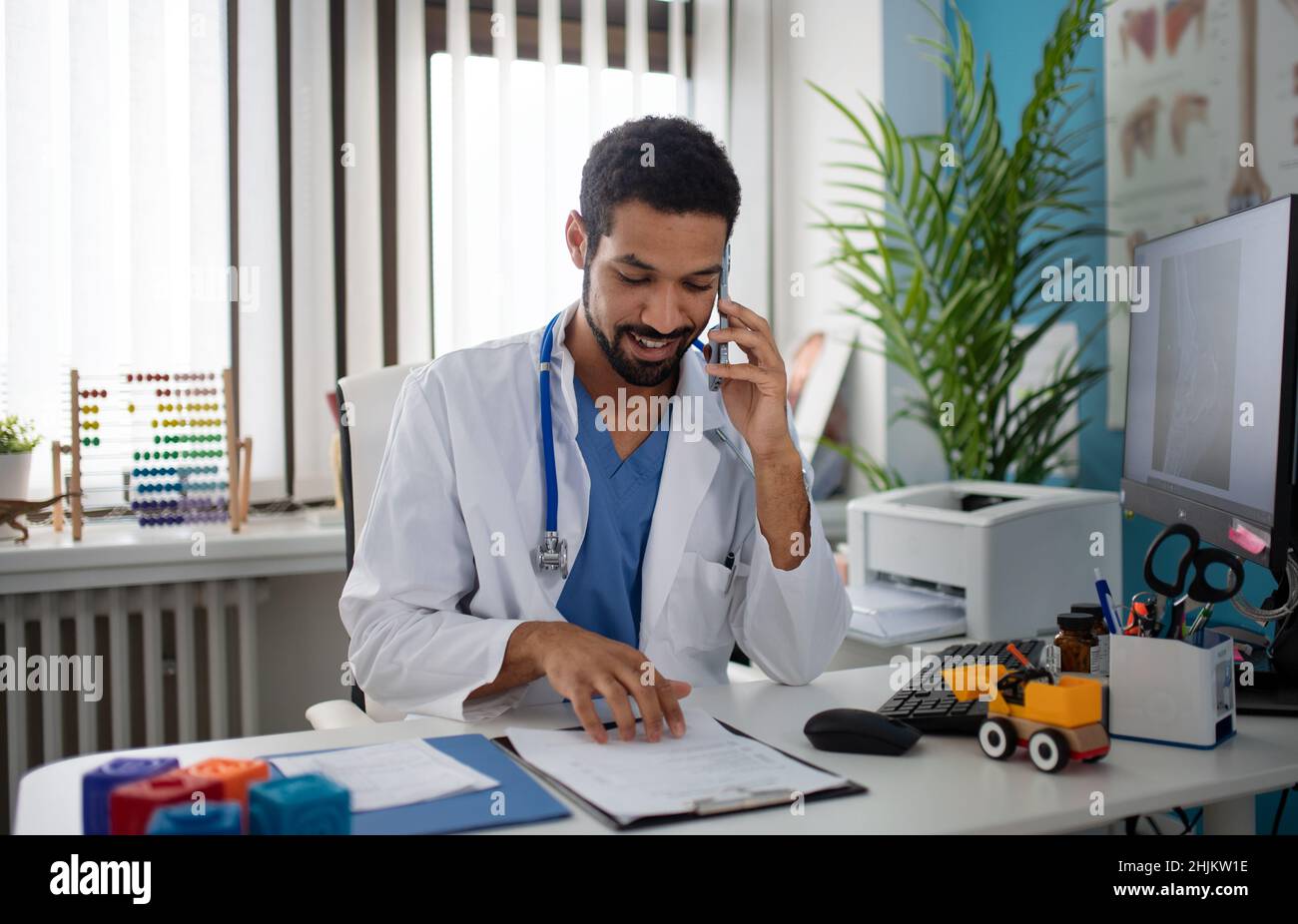 Doctor calls hi-res stock photography and images - Alamy