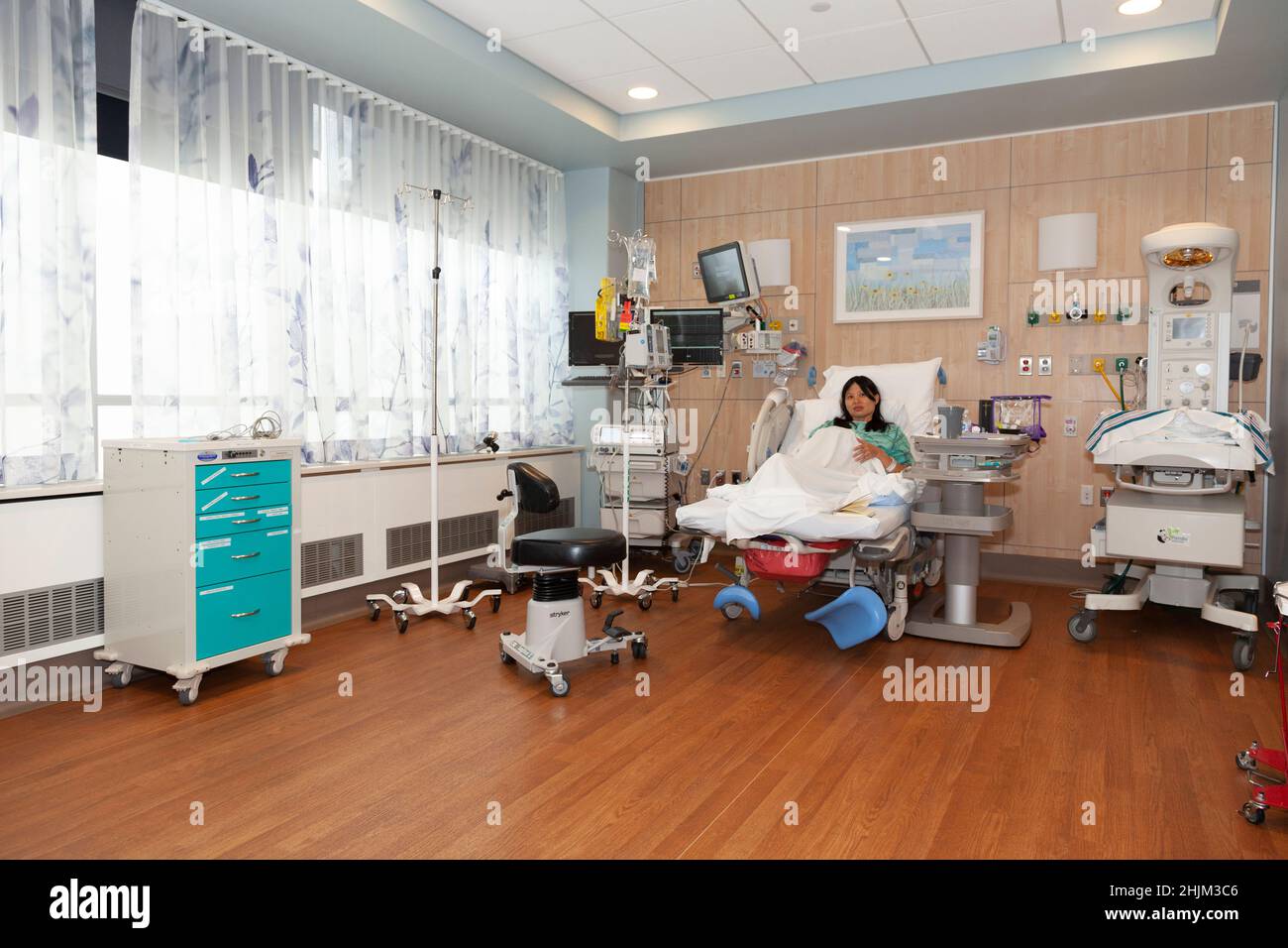 delivery room at NYU Langone Hospital Stock Photo - Alamy