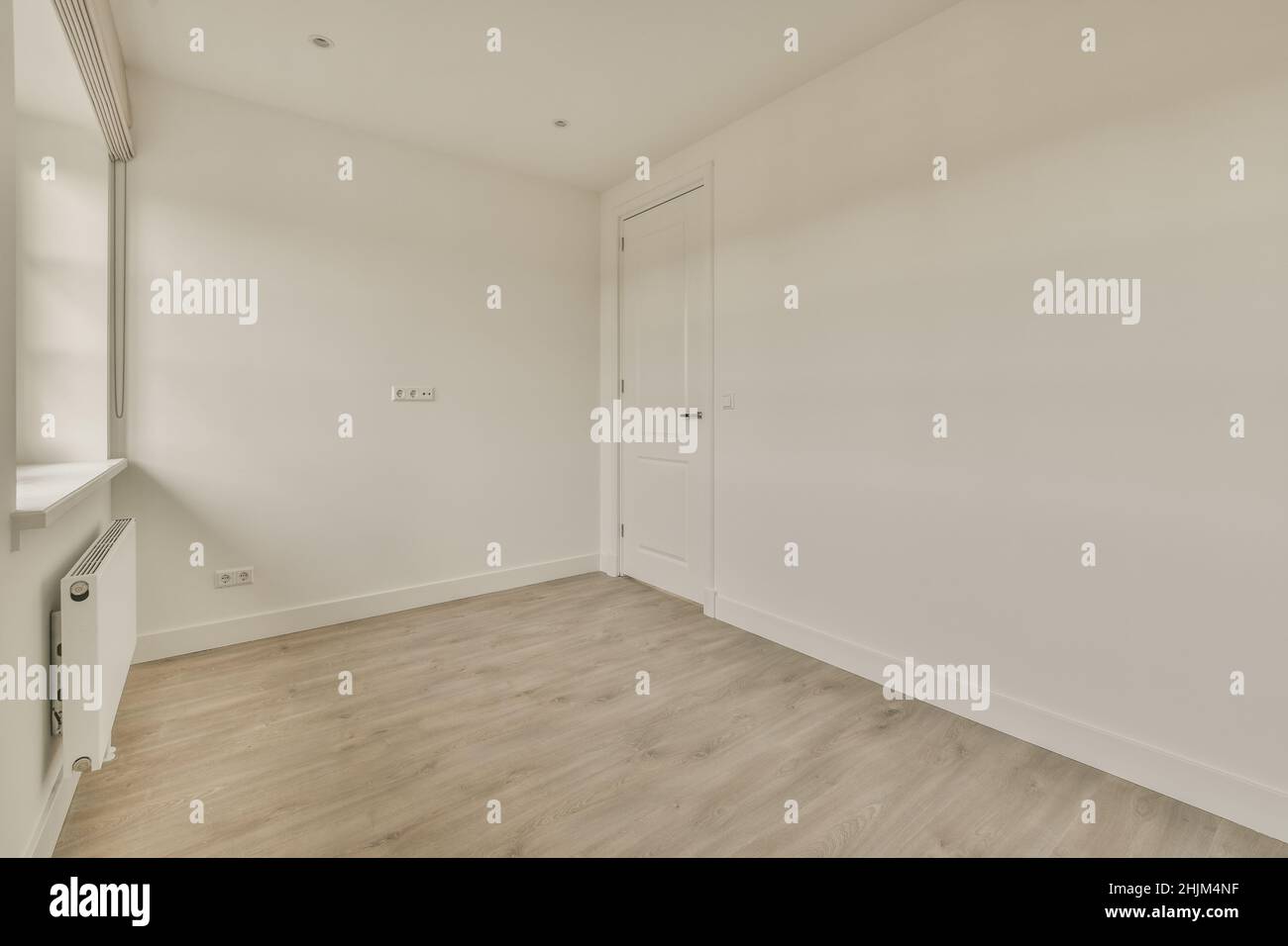 Interior of empty room in a new house Stock Photo - Alamy
