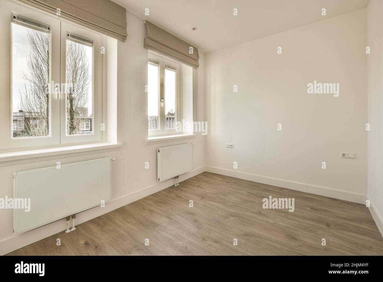 Interior of empty room in a new house Stock Photo - Alamy