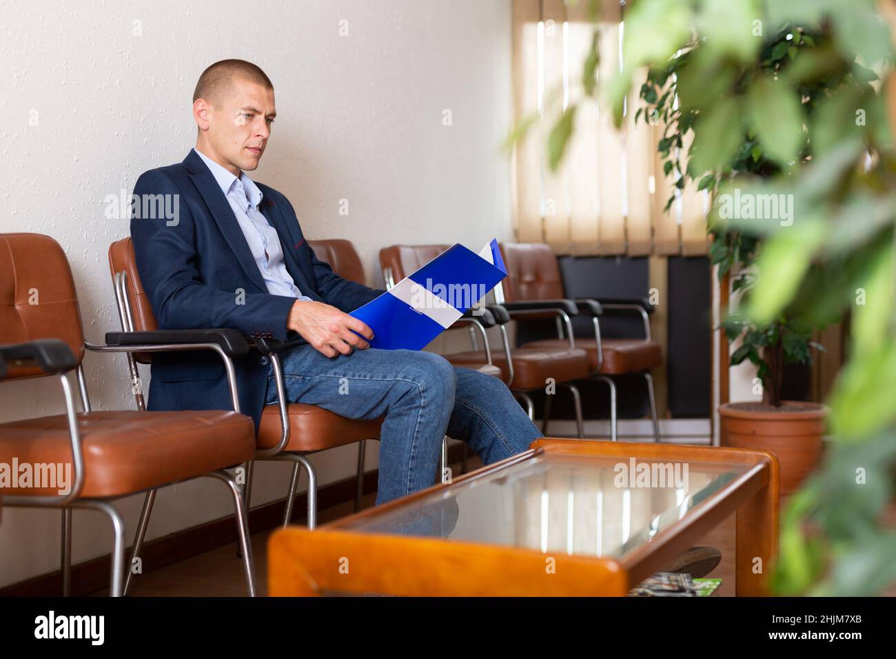 Briefcase and office chair hi-res stock photography and images - Alamy