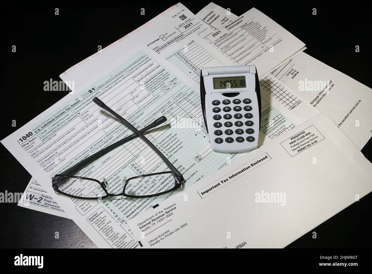 W2 1040 hi-res stock photography and images - Alamy