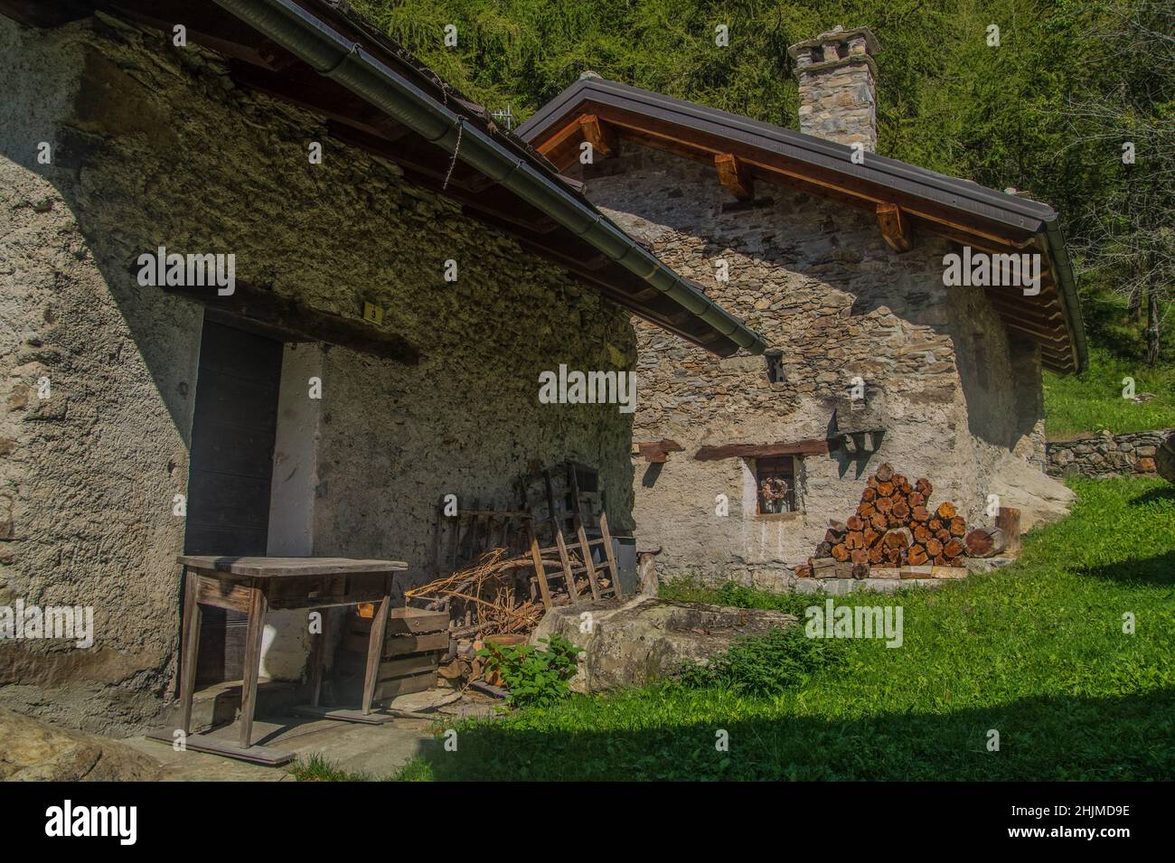 Closeup of beautiful houses in Italy Stock Photo - Alamy