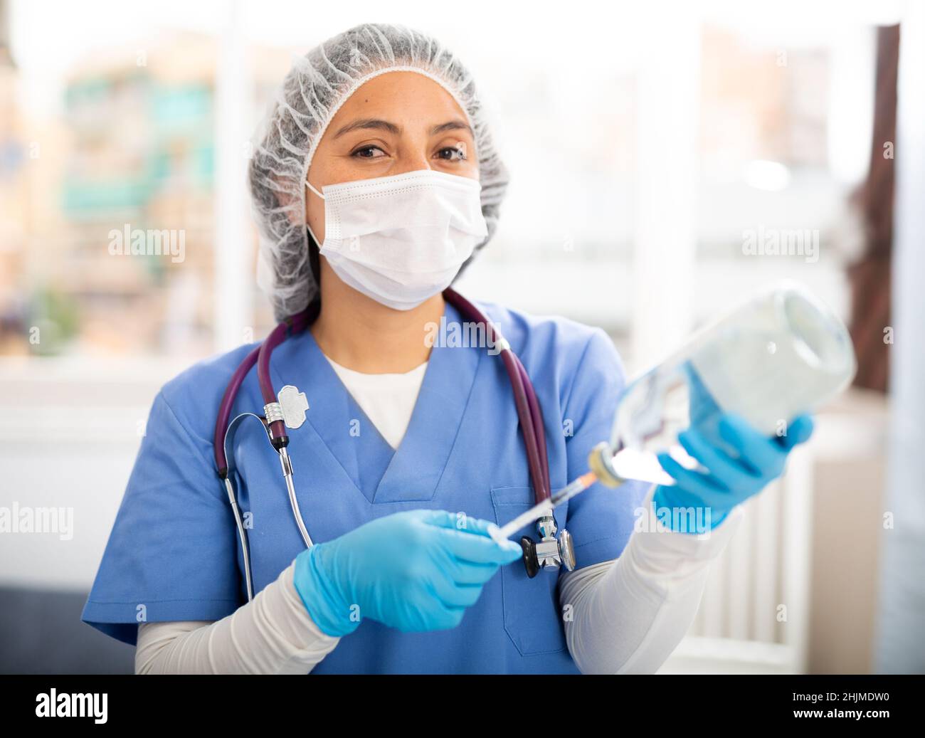 Professional nurse woman making injection in hospital Stock Photo - Alamy