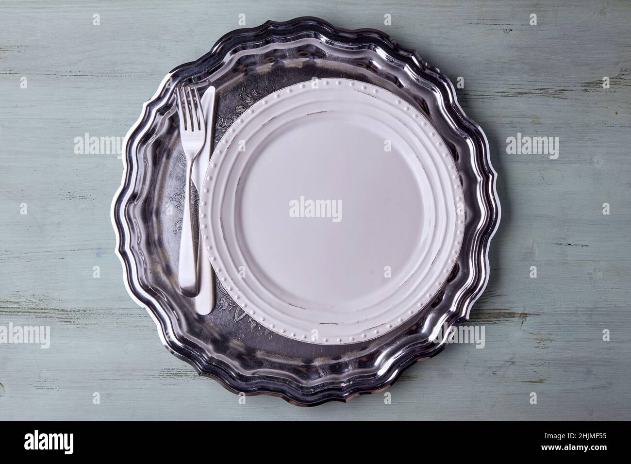 Vintage metal dinner plate hi-res stock photography and images - Alamy