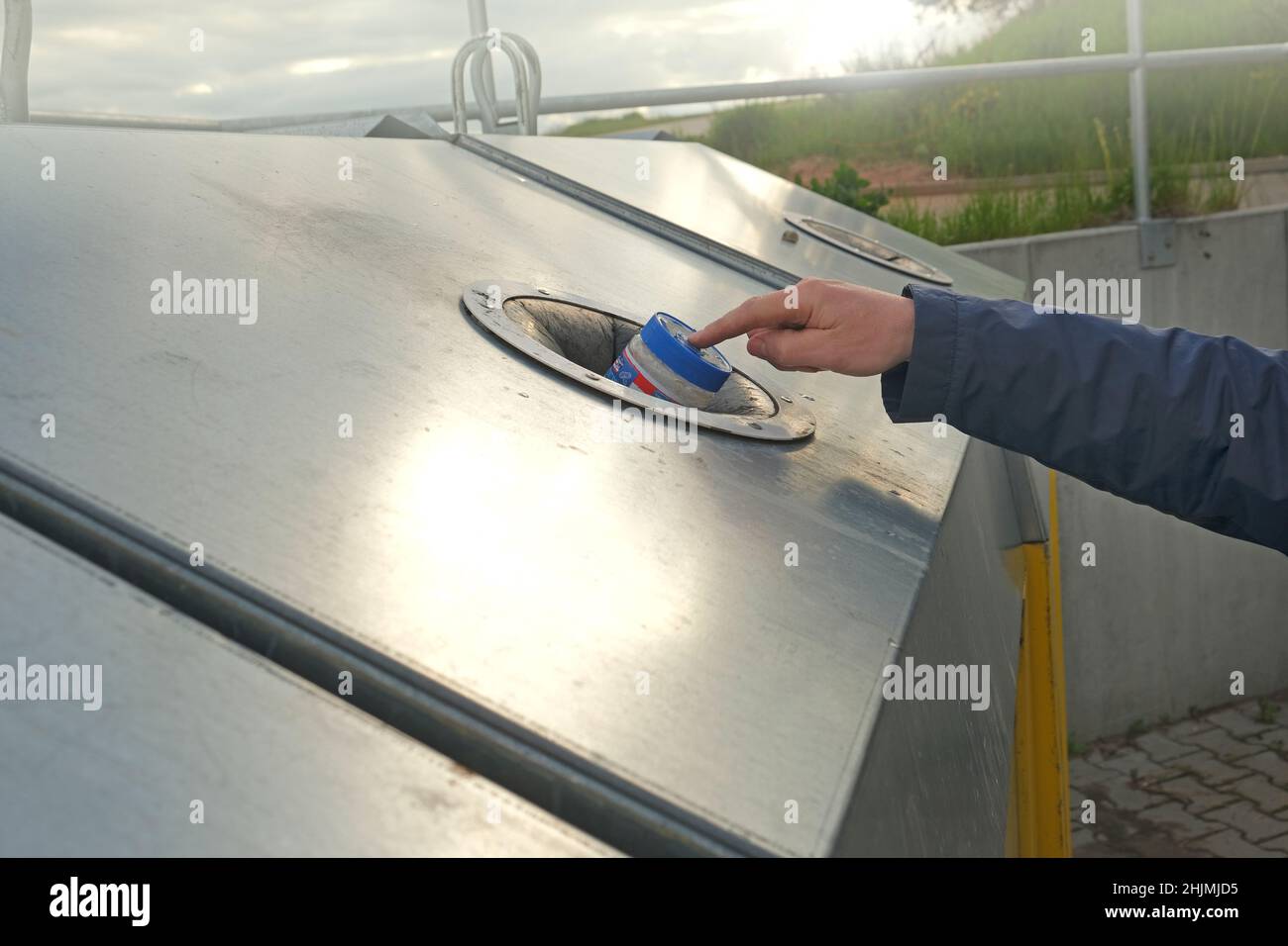 Empty container hi-res stock photography and images - Alamy