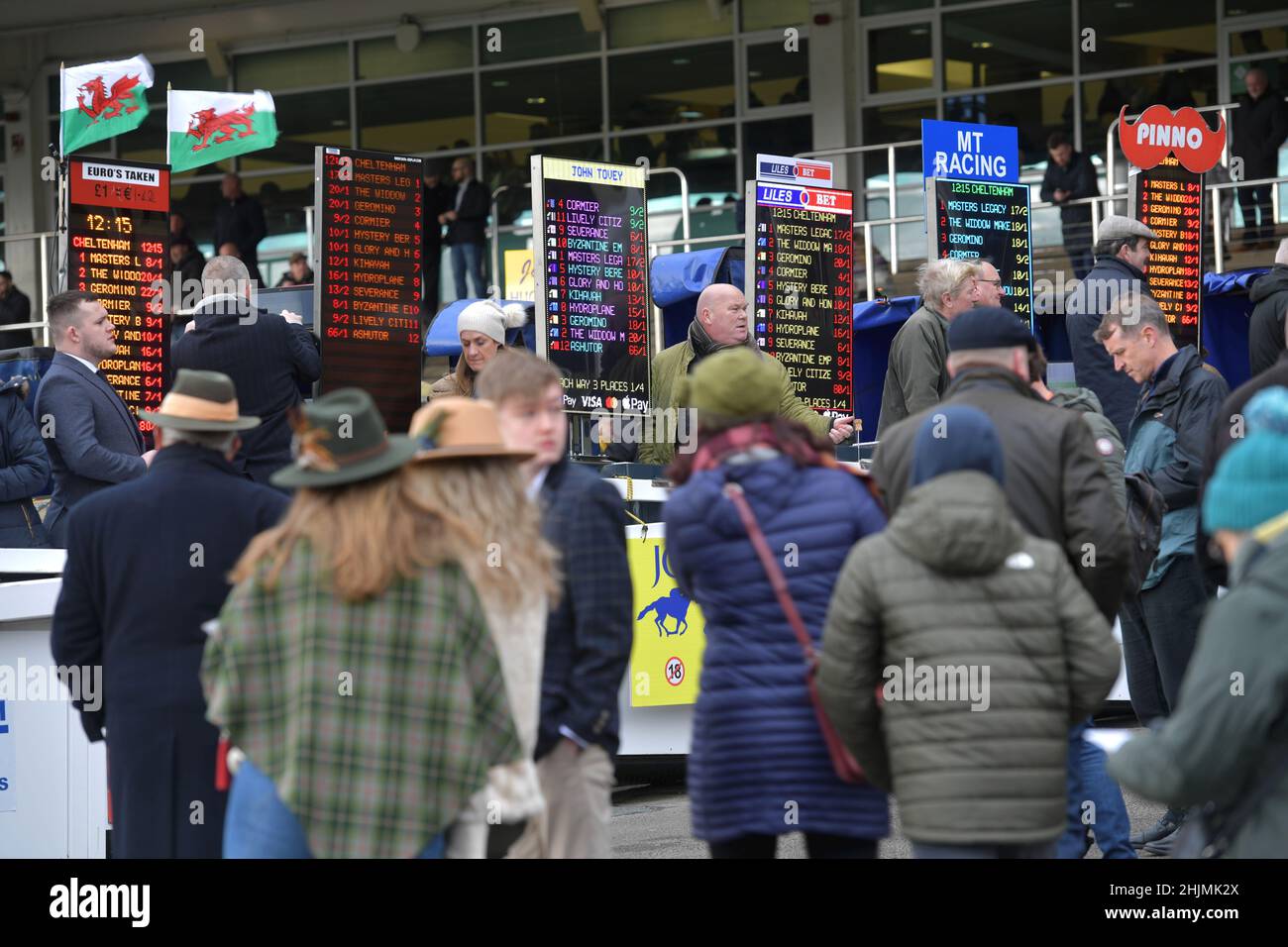 Bookies racecourse hi-res stock photography and images - Alamy
