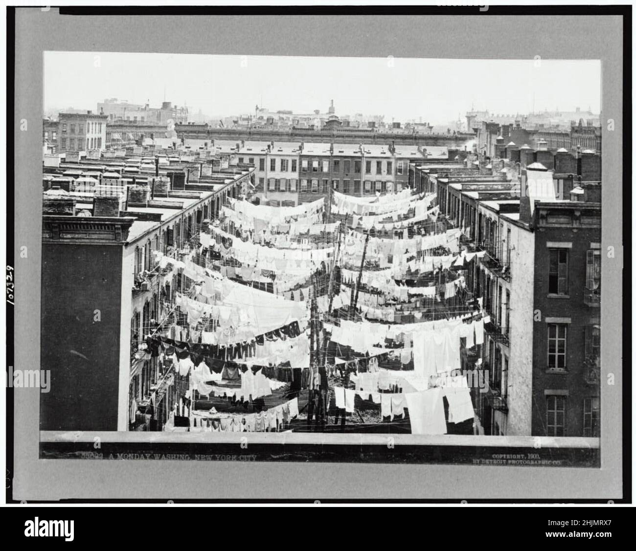 Monday washing new york city hi-res stock photography and images - Alamy