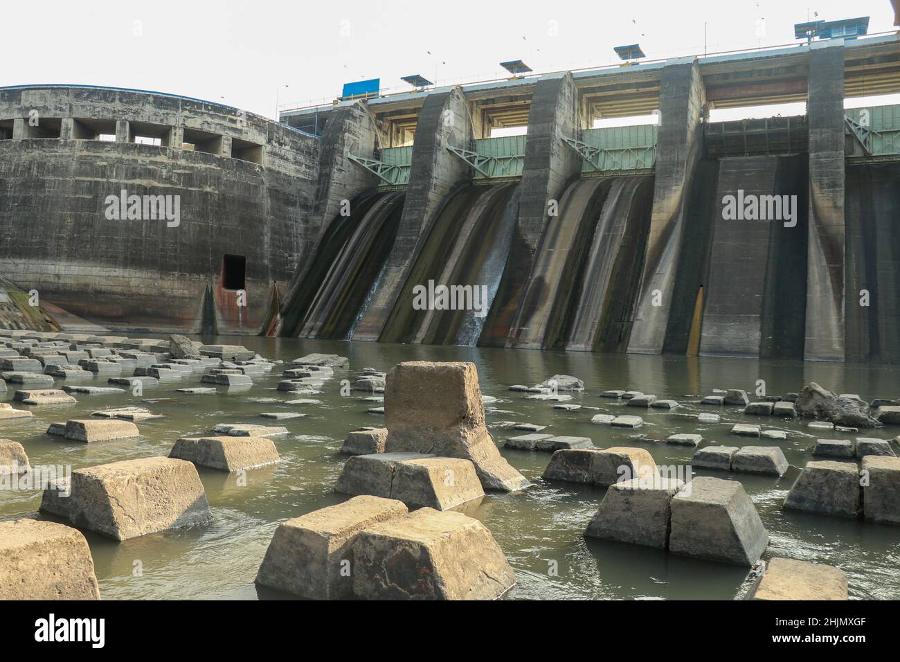 Dam bendungan kambaniru hi-res stock photography and images - Alamy