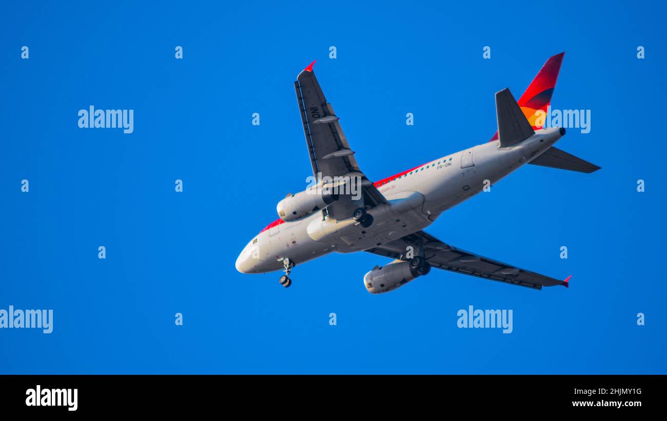 Flight route brasil hi-res stock photography and images - Alamy