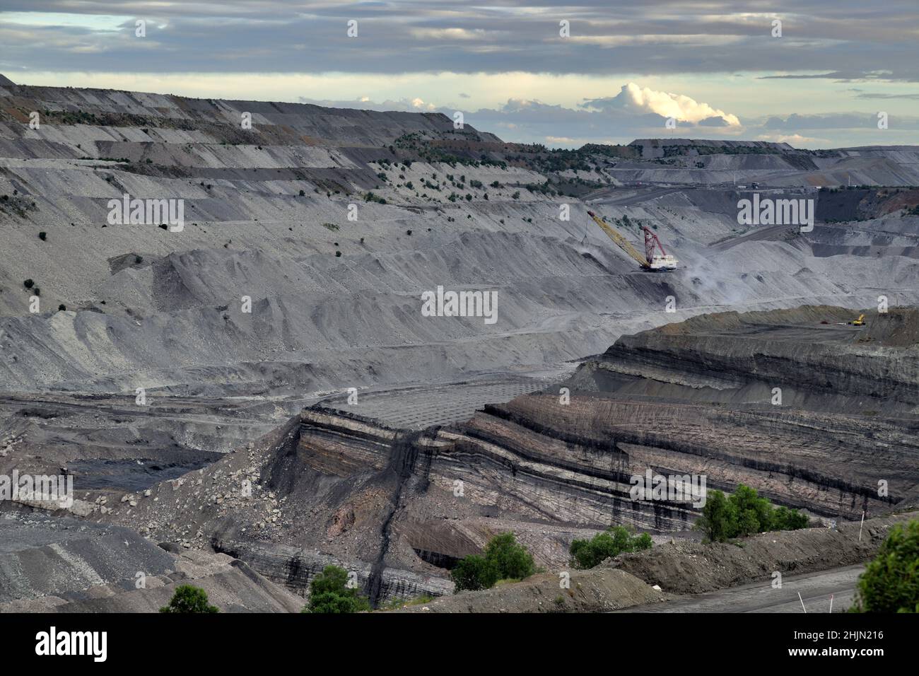 Massive dragline operating in the open cut coal mine Dawson Mine near ...