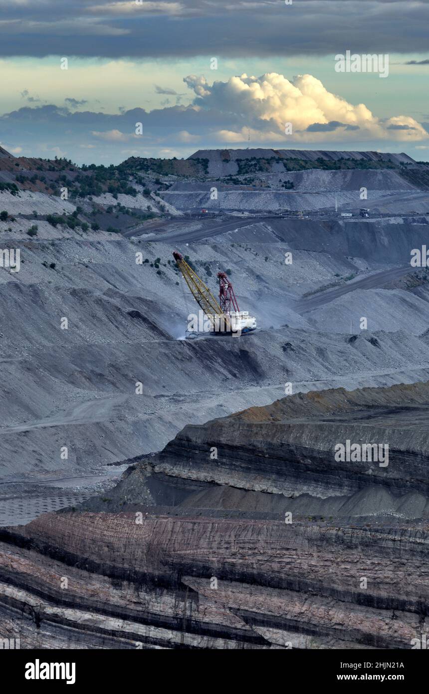 Massive dragline operating in the open cut coal mine Dawson Mine near ...