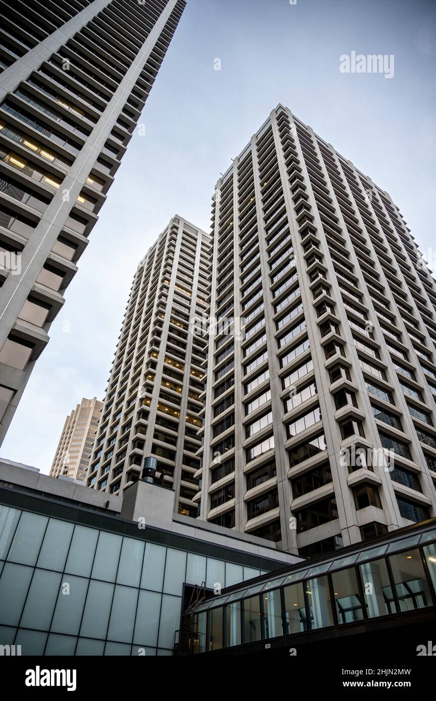 Modern office towers hi-res stock photography and images - Alamy