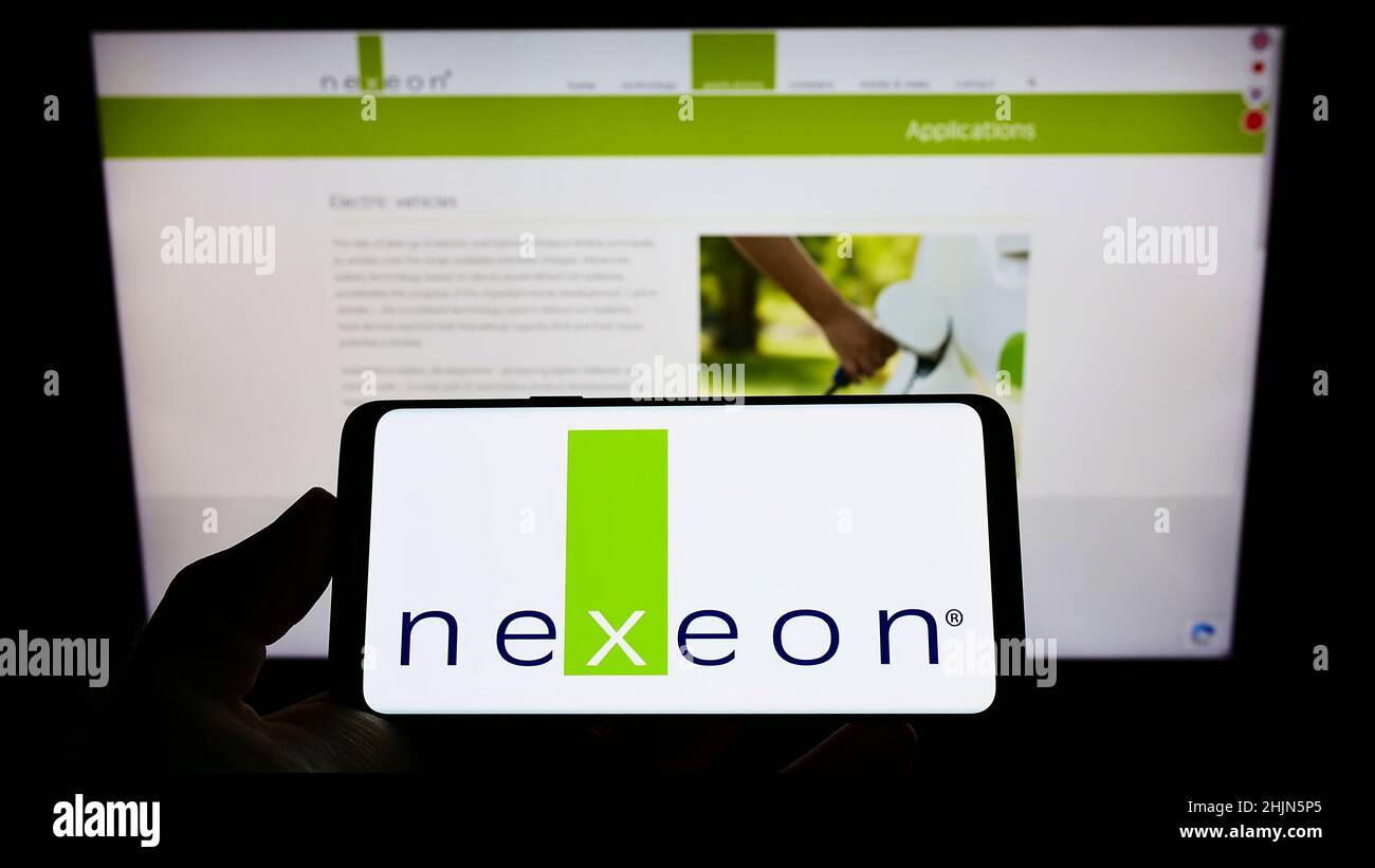 Lithium ion battery manufacturing hi-res stock photography and images ...