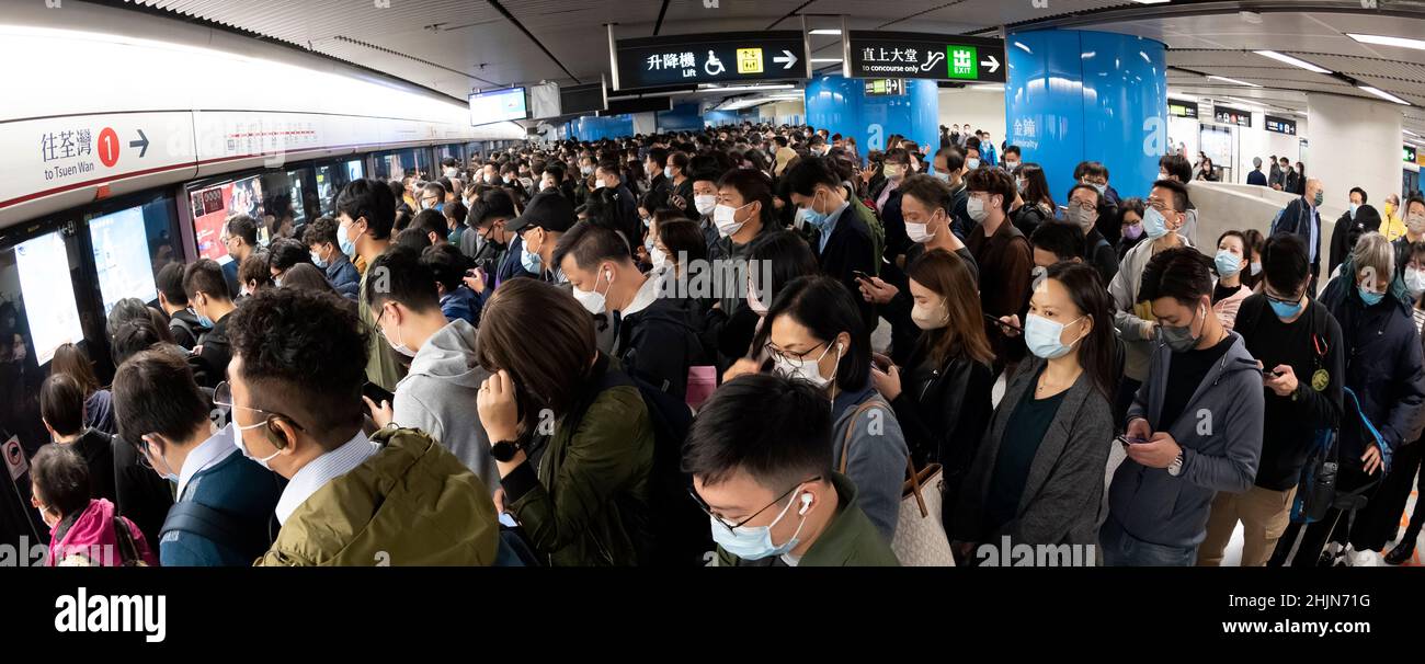 Over crowded subway train hi-res stock photography and images - Alamy