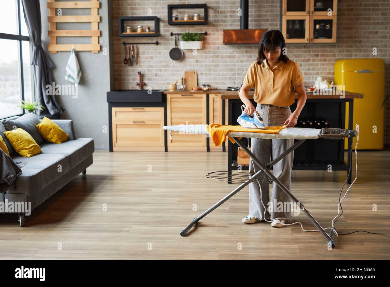 Women doing household chores hi-res stock photography and images - Alamy