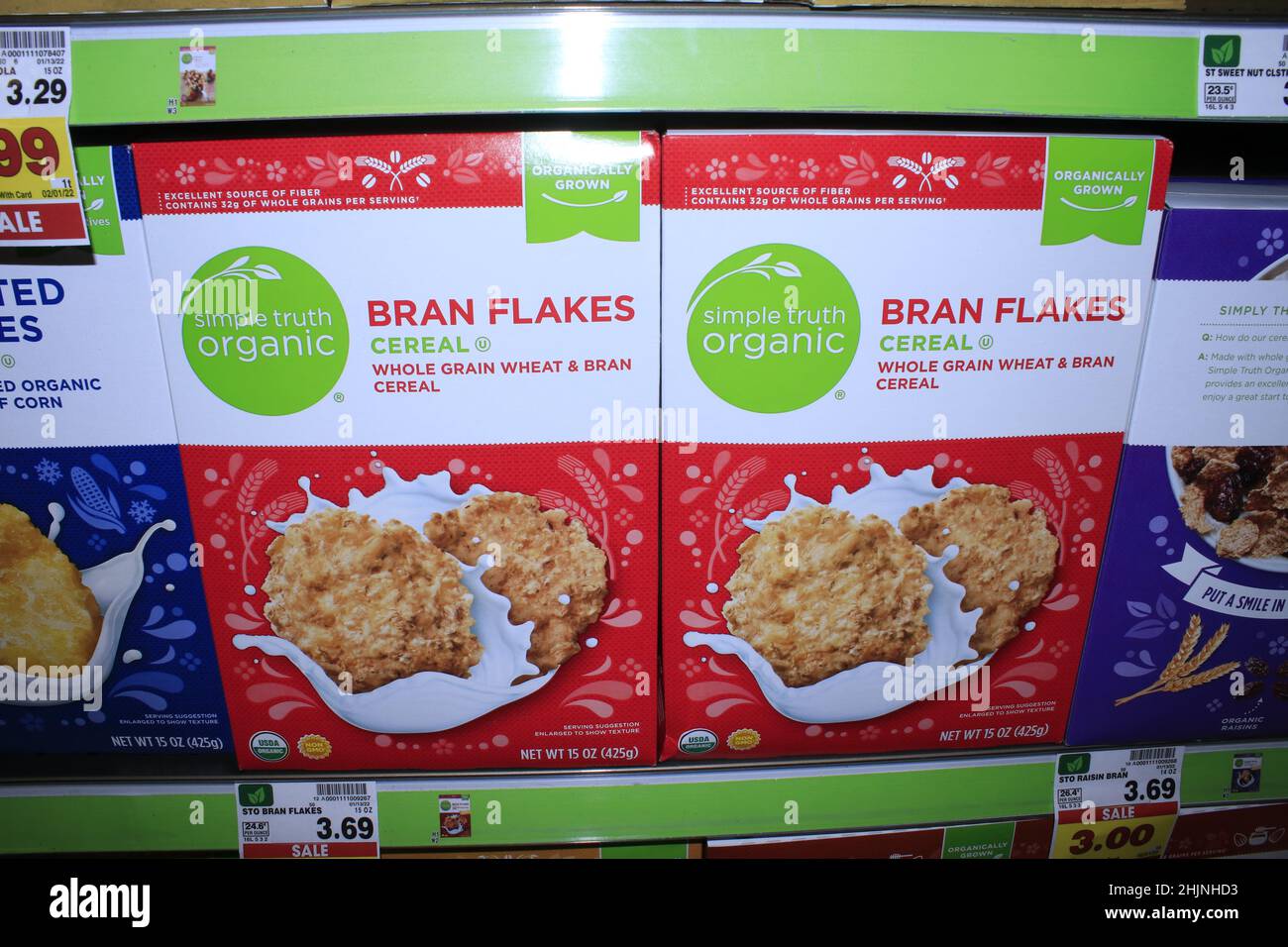 Simple truth organic bran flakes hi-res stock photography and images ...