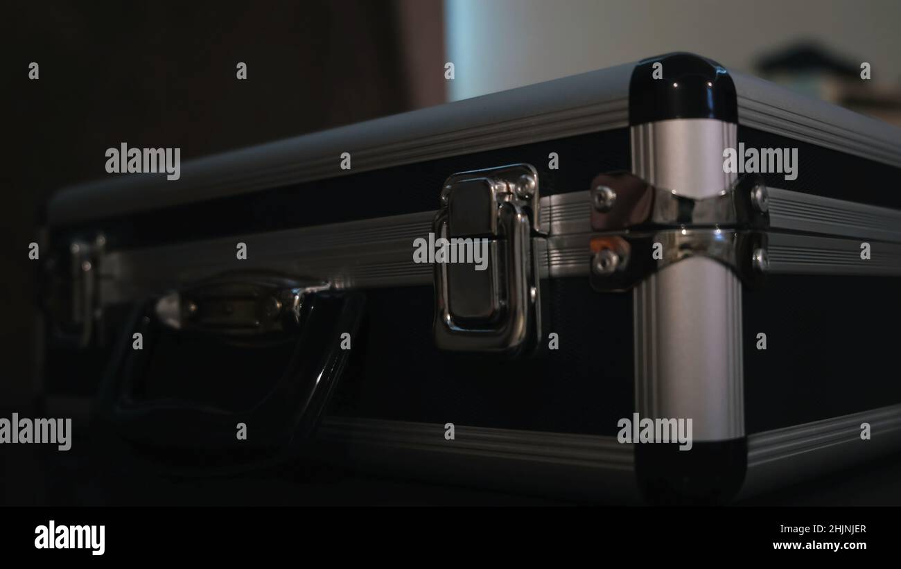 Close up of hand lifting suitcase hi-res stock photography and images ...