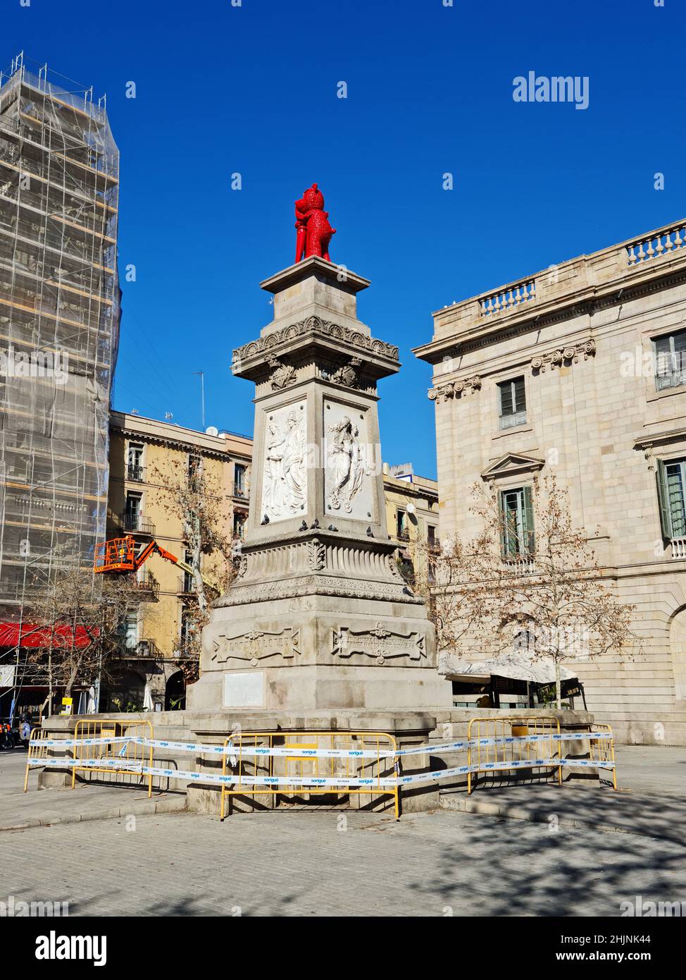 Two bright red figures hi-res stock photography and images - Alamy