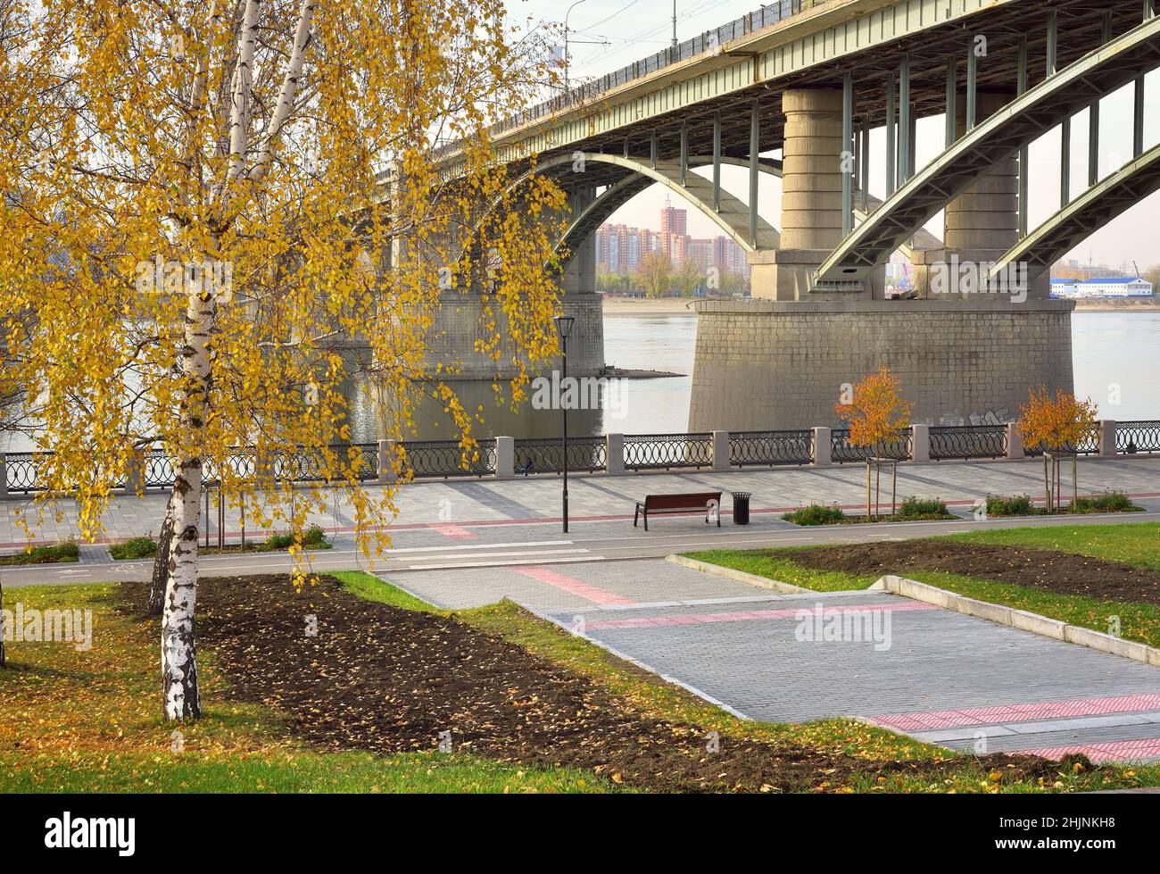 Oktyabrsky bridge on the Ob river. Autumn embankment of the capital of Siberia. Novosibirsk ...