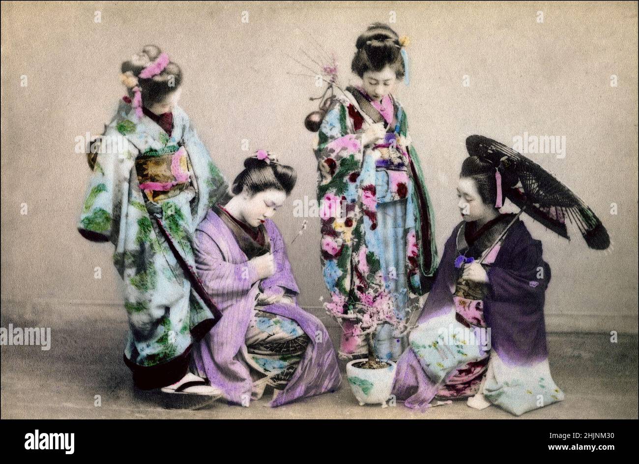 Geisha historical hi-res stock photography and images - Alamy