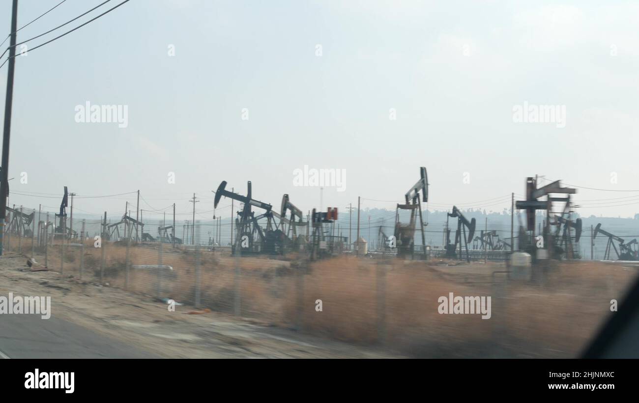 Drilling rigs bakersfield hi-res stock photography and images - Alamy