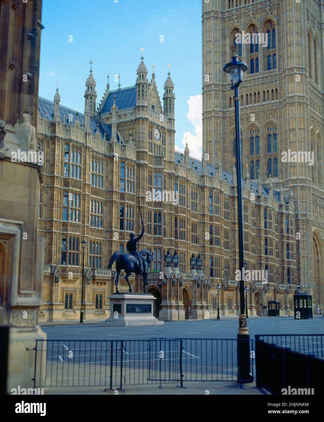 CASAS DEL PARLAMENTO CON LA ESCULTURA DE OLIVER CROMWELL-GOTICO-DISEÑO ...