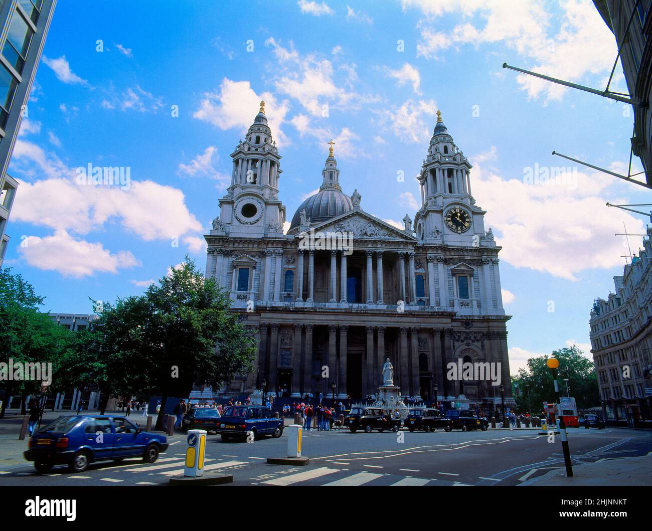 FACHADA PRINCIPAL DE LA CATEDRAL DE SAN PABLO CONSTRUIDA ENTRE 1676 Y ...