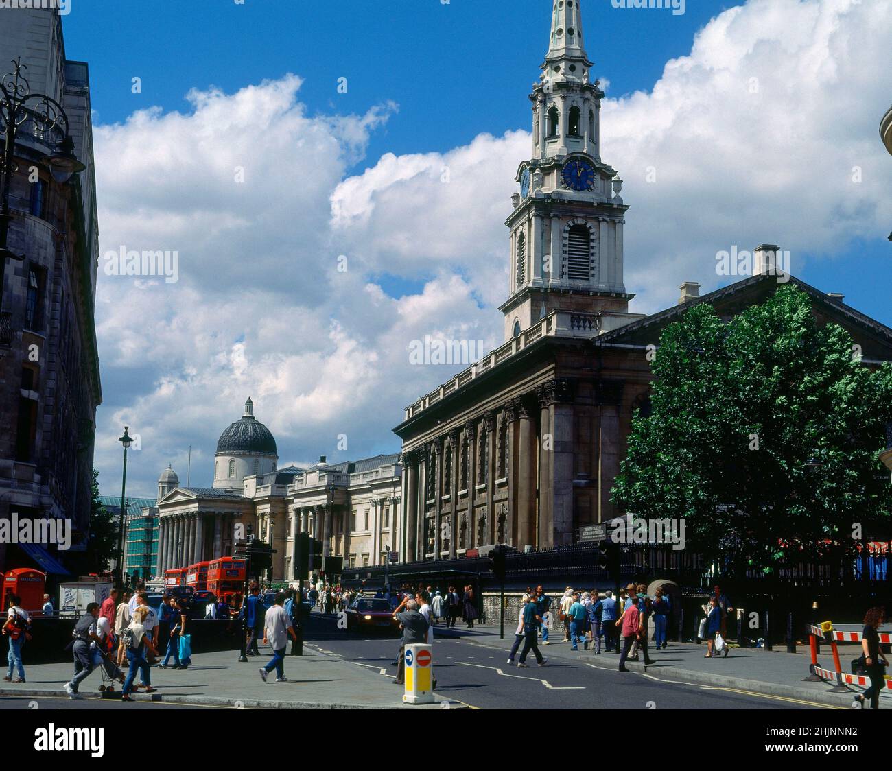 TRAFALGAR SQUARE-EXTERIOR CON TORRE PUNTIAGUDA OBRA DE GIBBS. Location ...