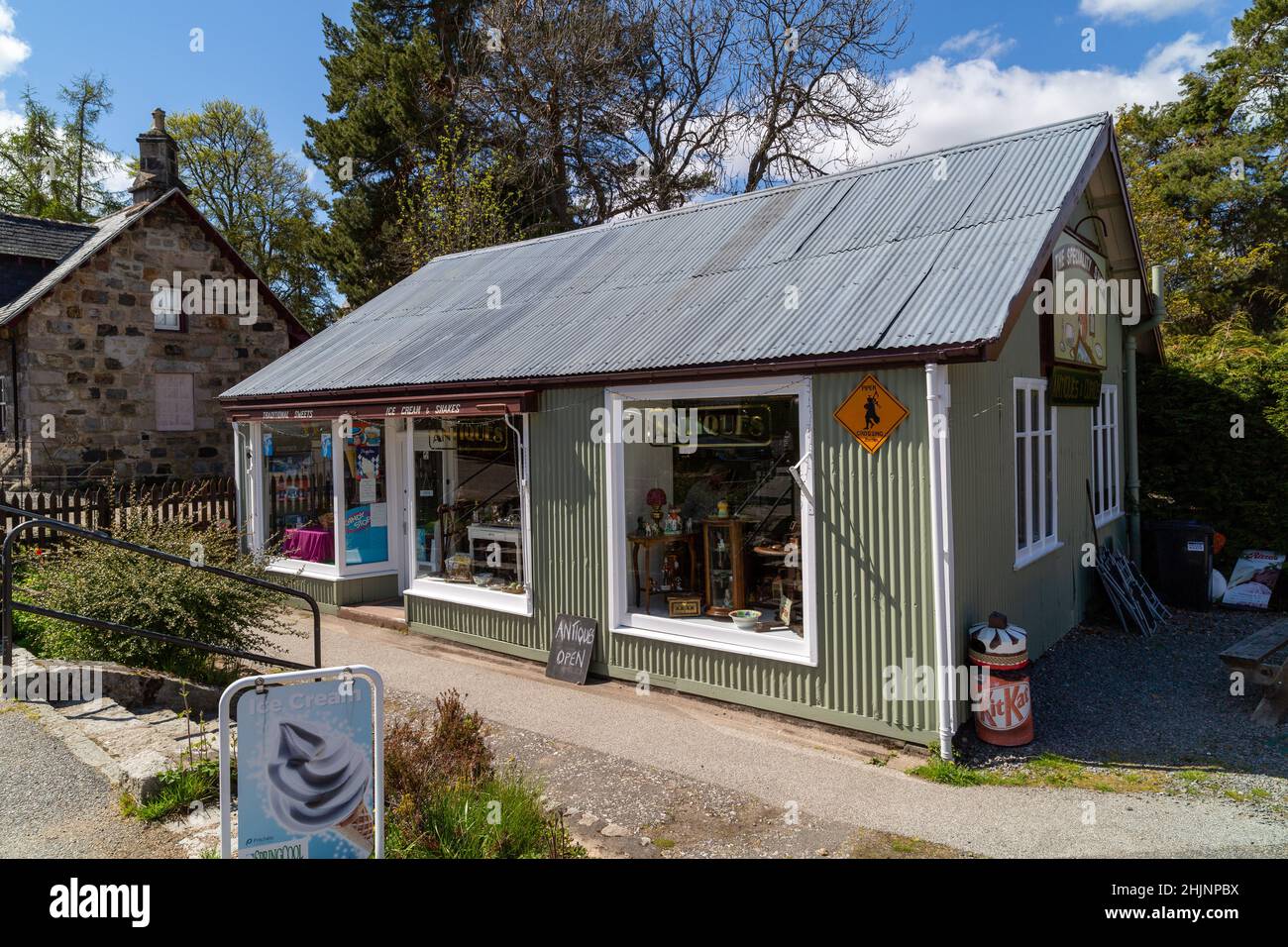 Braemar restaurant hi-res stock photography and images - Alamy