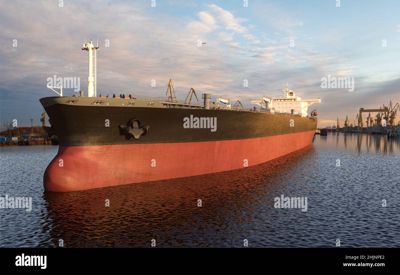 tanker carrying crude oil Stock Photo - Alamy