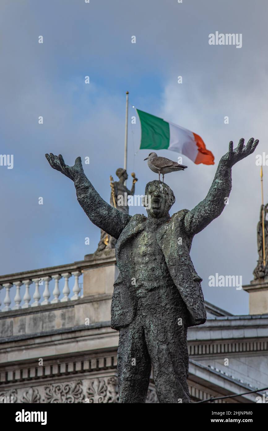 Seagull sitting at the head historical Jim Larkin statue, between ...