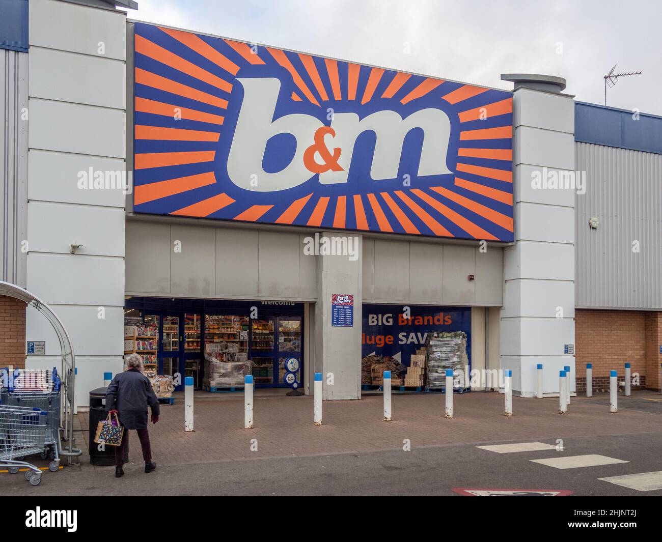 B&M store front, Nene Valley Retail Park, Northampton, UK Stock Photo ...