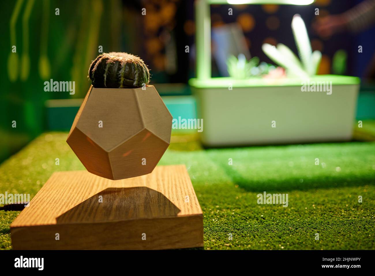 Hovering table hi-res stock photography and images - Alamy