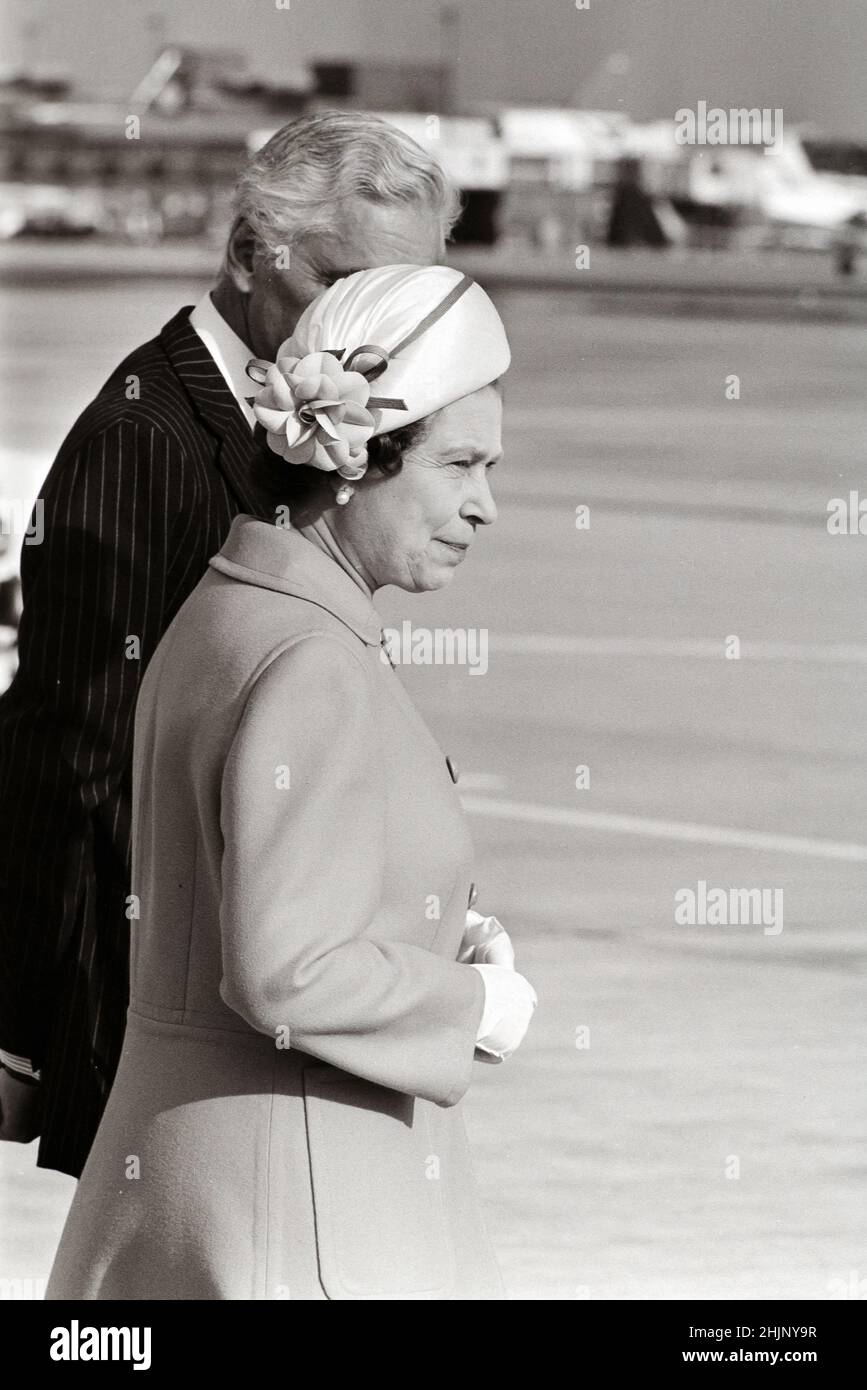Queen Elizabeth II at Heathrow Airport October 1985 Stock Photo - Alamy