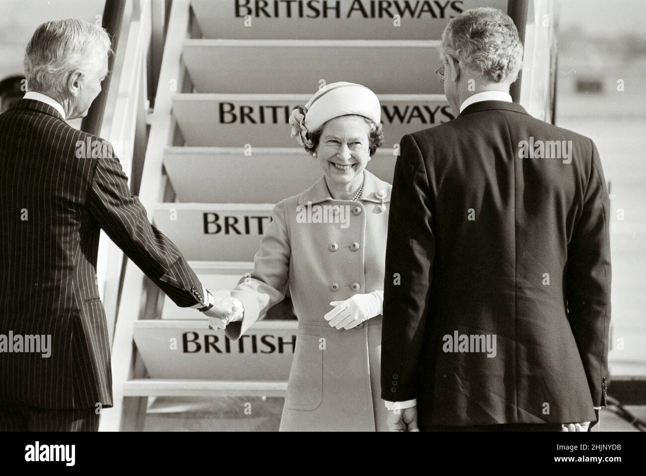 Queen Elizabeth II at Heathrow Airport October 1985 Stock Photo - Alamy