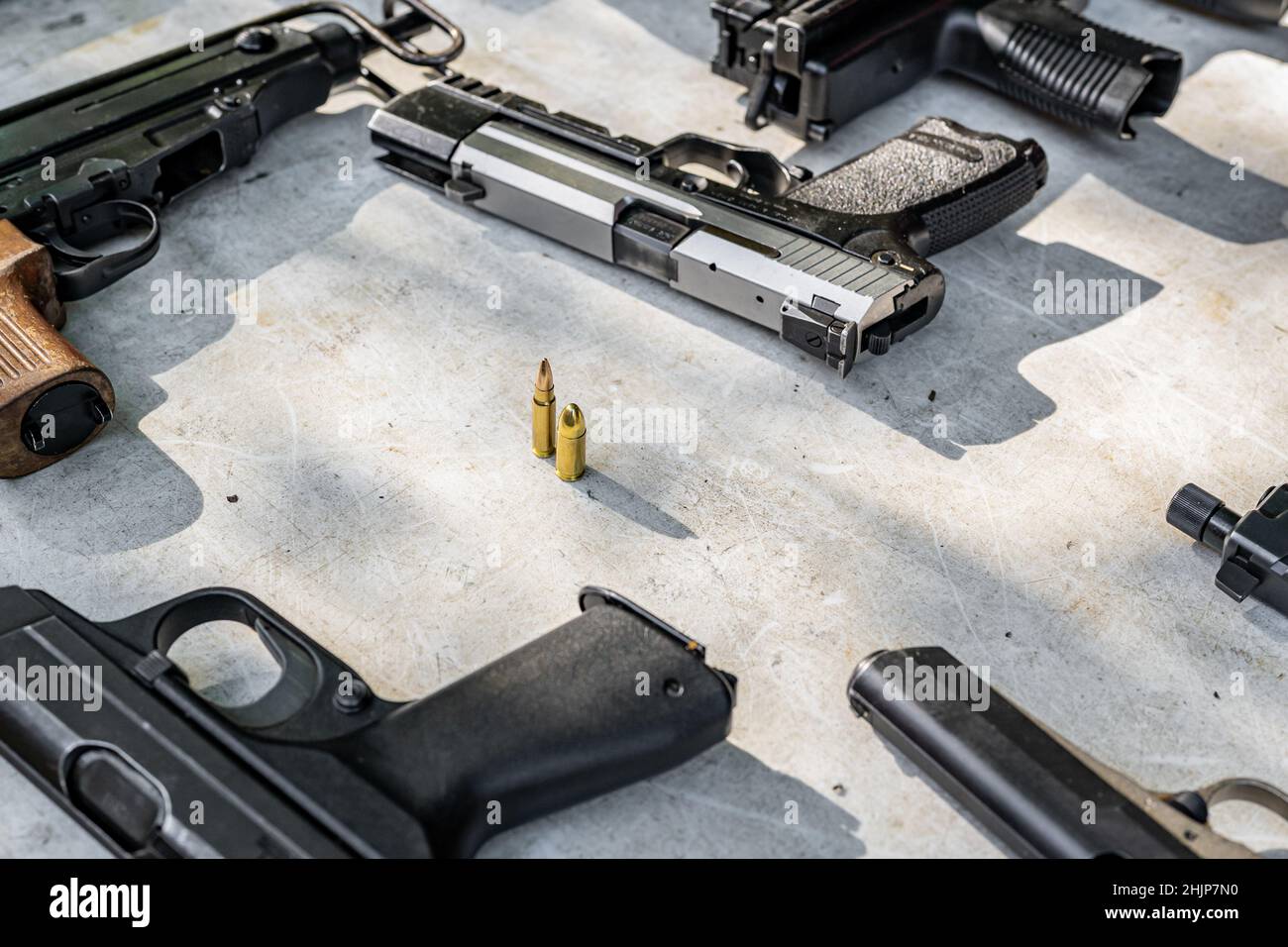 pistols and bullets on the table Stock Photo - Alamy