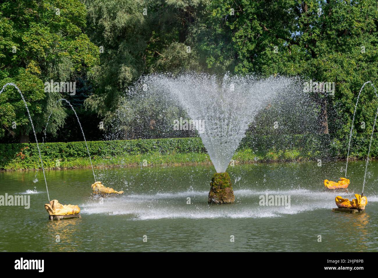 Dolphin pond fountain hi-res stock photography and images - Alamy