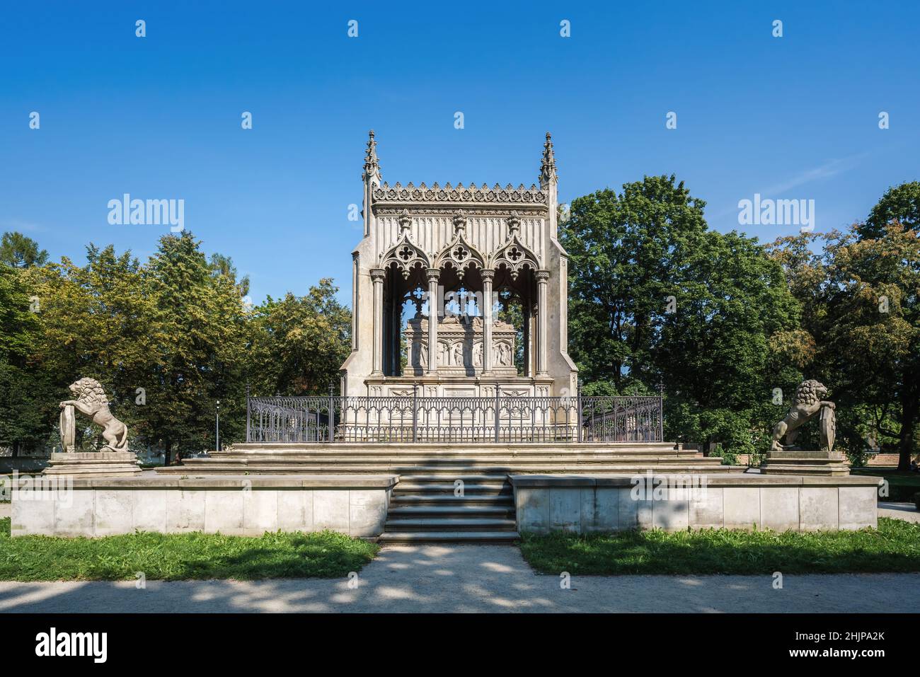 Family tomb mausoleum hi-res stock photography and images - Alamy