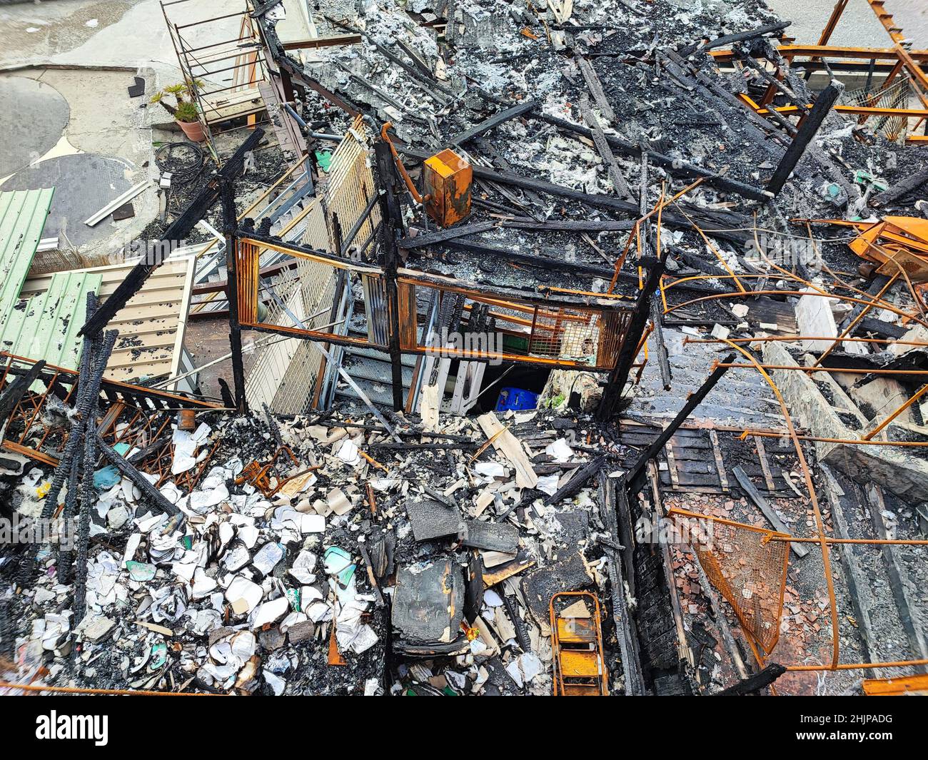 Burnt destroyed building metal roof hi-res stock photography and images ...