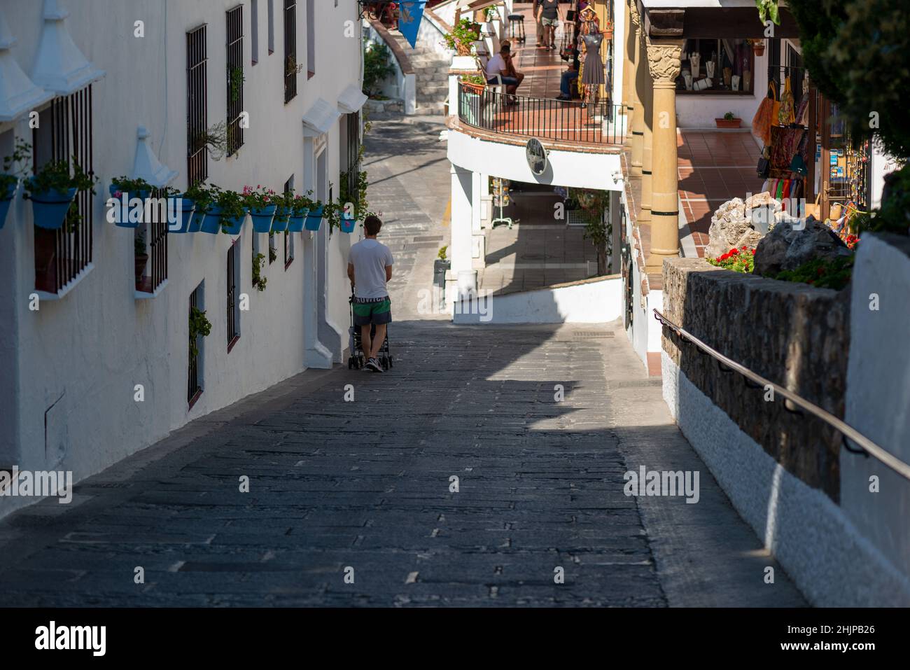 Footpath shadow city hi-res stock photography and images - Alamy