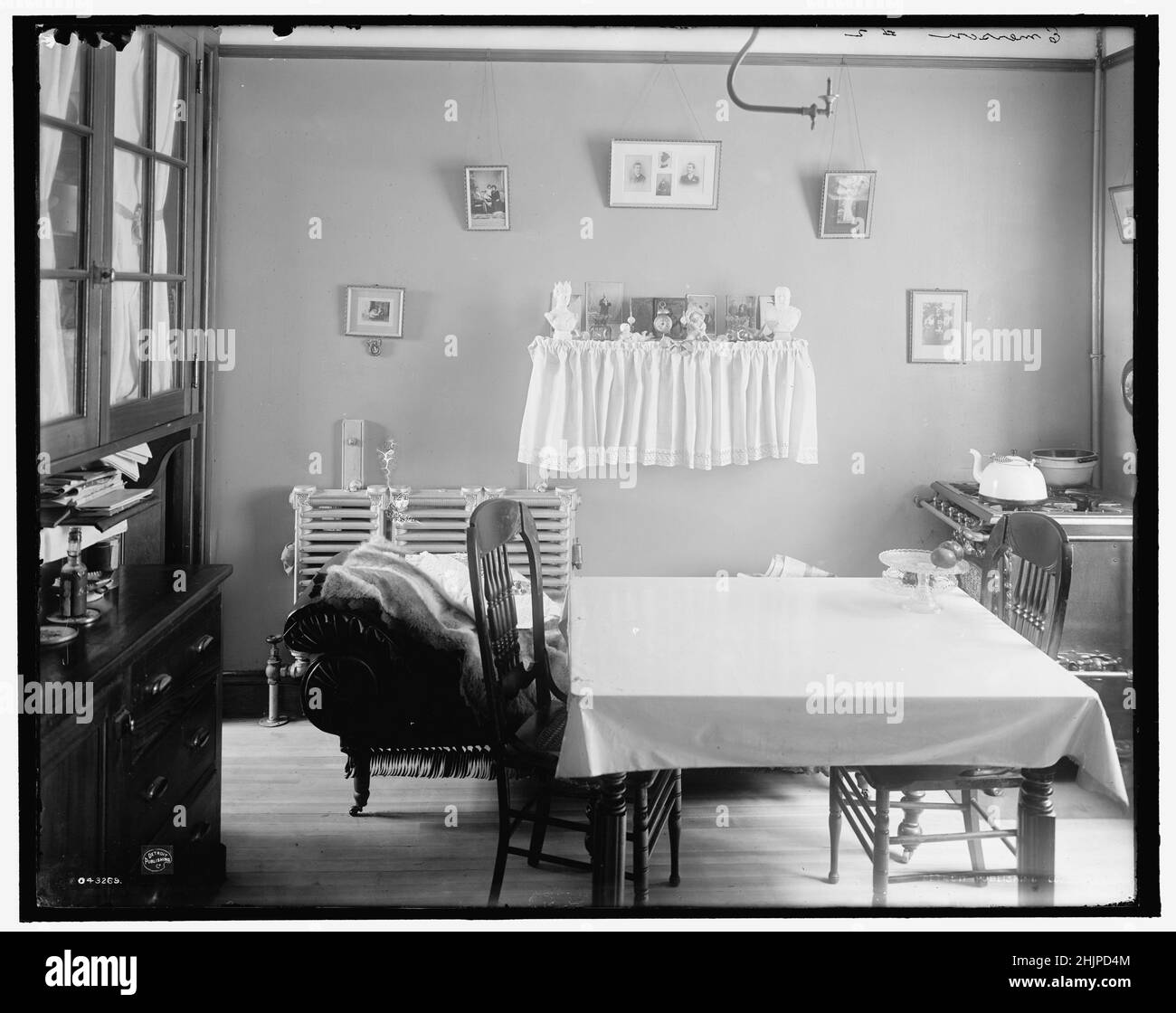 New york city tenement interior hi-res stock photography and images - Alamy
