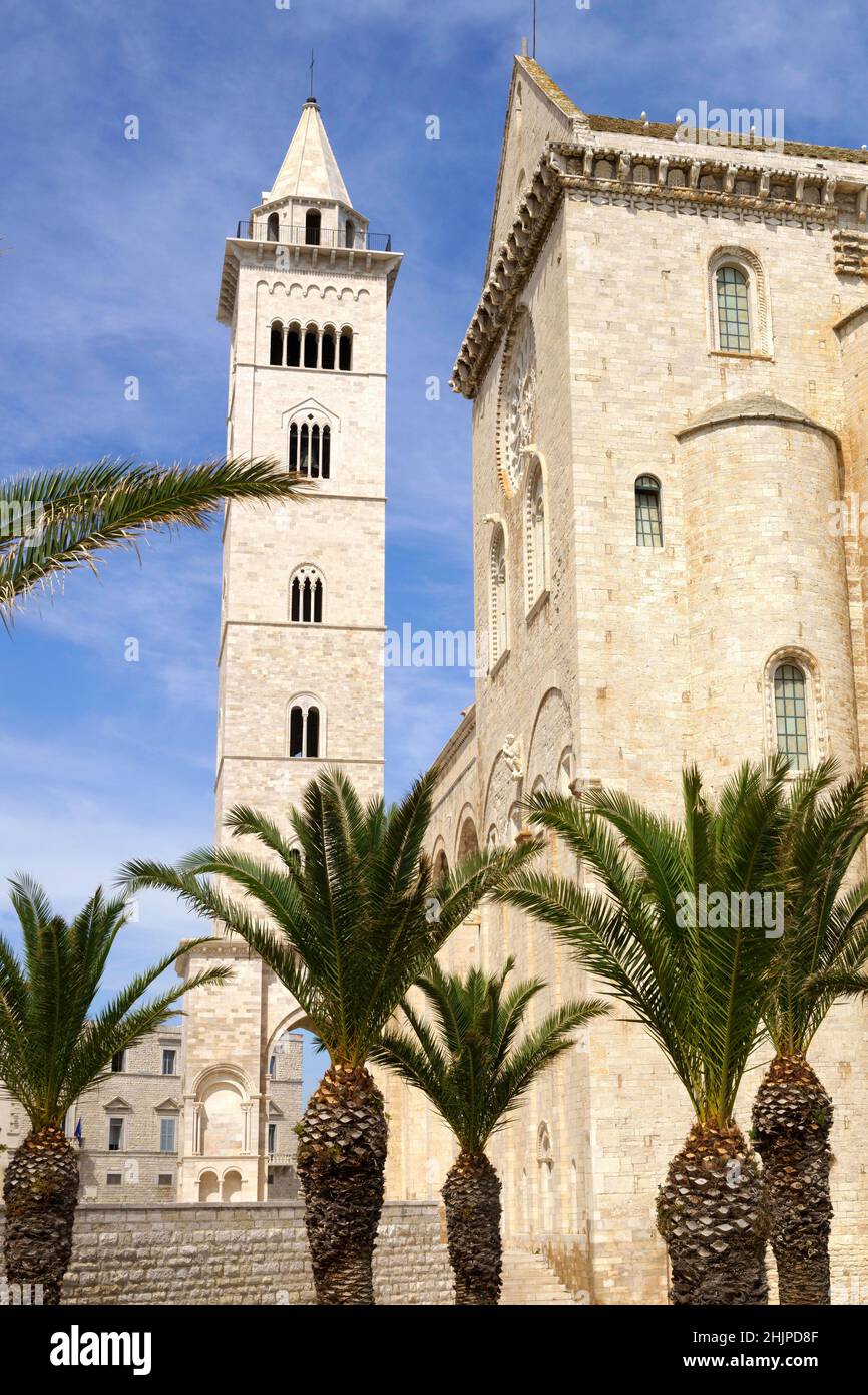 Trani, Apulia, Italy: exterior of the Romanesque cathedral Stock Photo ...