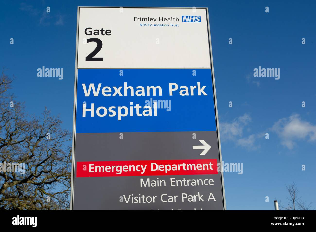 Nhs treating coronavirus hi-res stock photography and images - Alamy