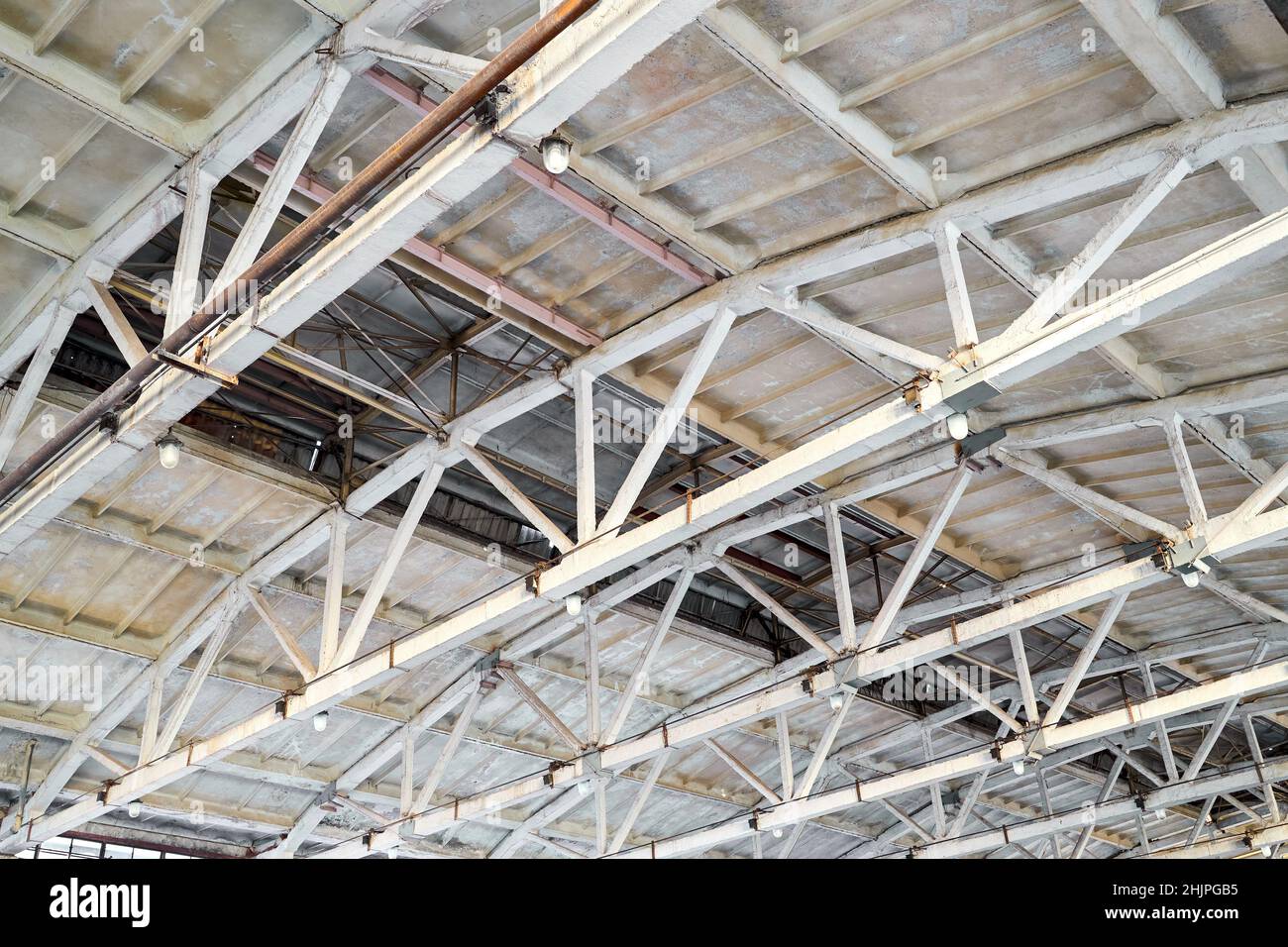 Self destructing membranes of explosive production ceilings, with ...