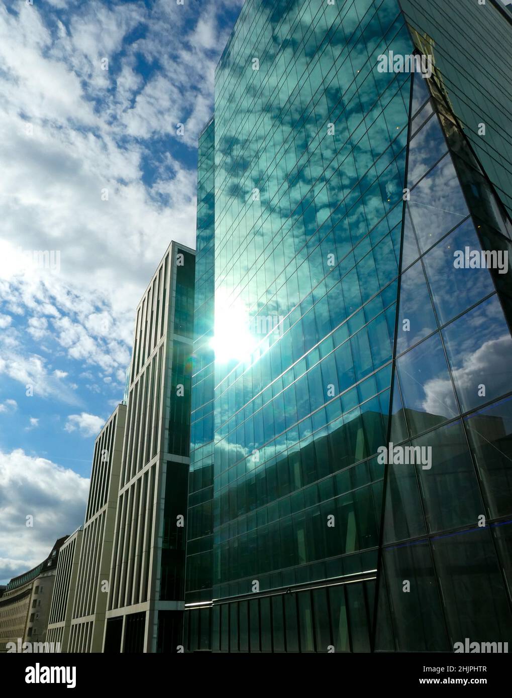 Glass office block hi-res stock photography and images - Alamy