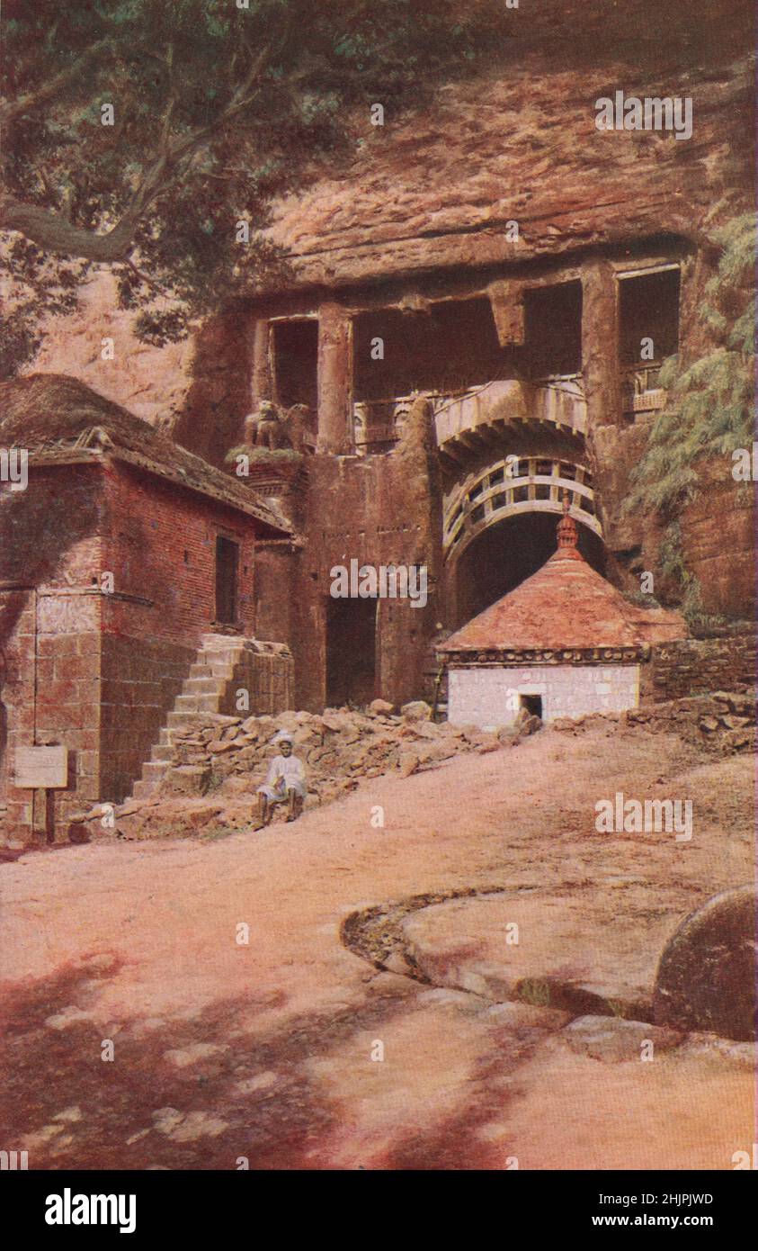 Although of wood, this frontal arch of the "chaitya" cave at Karli ...