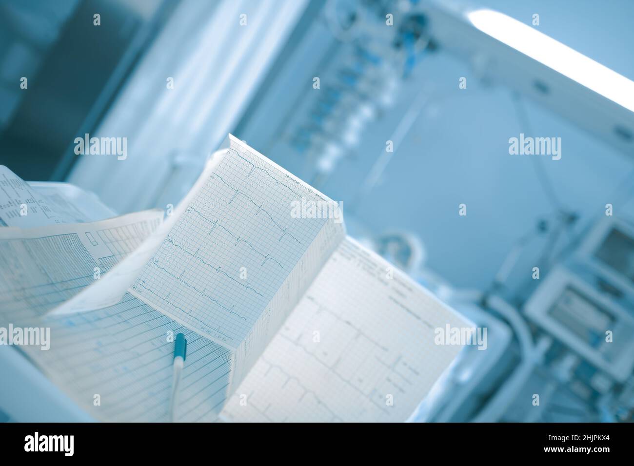 Medical papers on the table in the hospital ward Stock Photo - Alamy
